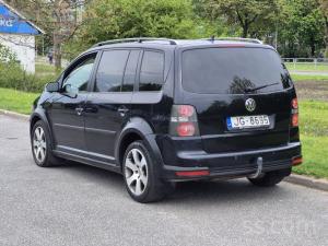 Melns Volkswagen Touran 2007 Rīga, ar dzinēja tilpumu 2.00 L un nobraukumu 0 tūkst. km par 2690 €, foto 5 vietnē AUTOMOTO.COM.LV