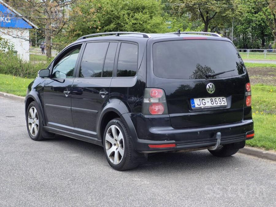 Melns Volkswagen Touran 2007 Rīga, ar dzinēja tilpumu 2.00 L un nobraukumu 0 tūkst. km par 2690 €, foto 5 vietnē AUTOMOTO.COM.LV