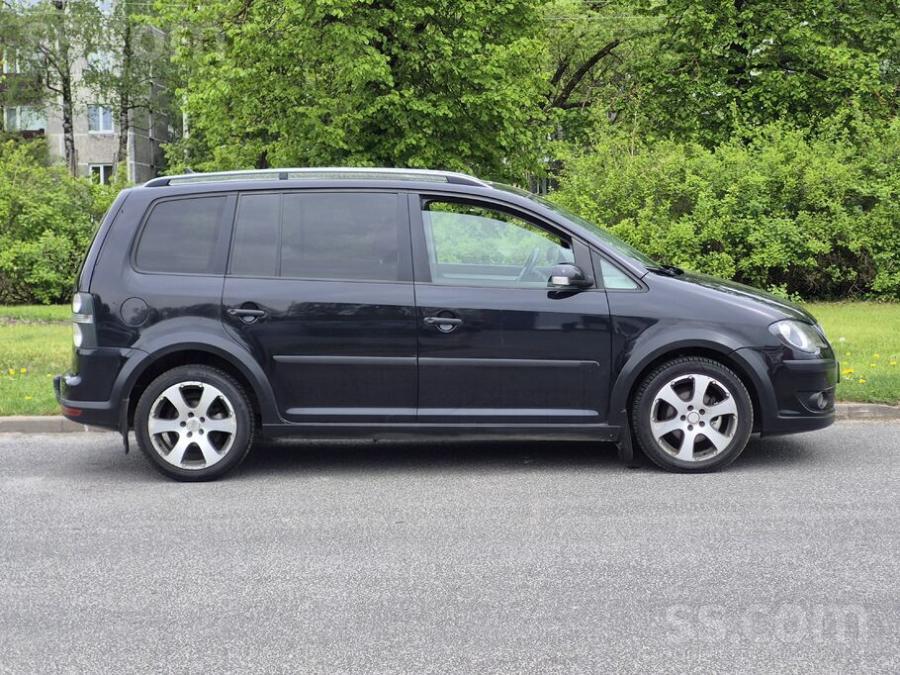 Melns Volkswagen Touran 2007 Rīga, ar dzinēja tilpumu 2.00 L un nobraukumu 0 tūkst. km par 2690 €, foto 6 vietnē AUTOMOTO.COM.LV