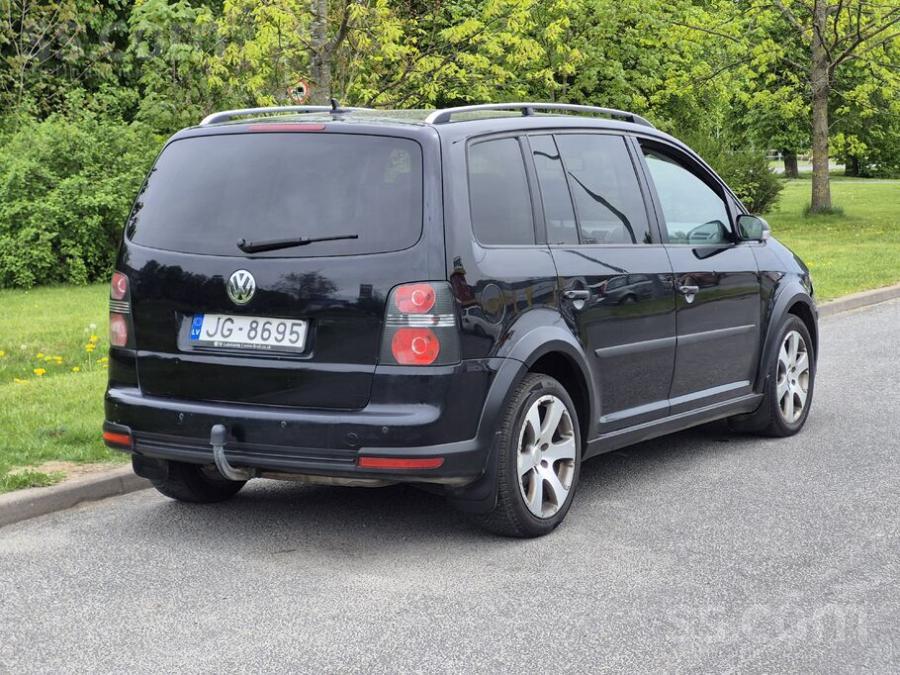 Melns Volkswagen Touran 2007 Rīga, ar dzinēja tilpumu 2.00 L un nobraukumu 0 tūkst. km par 2690 €, foto 7 vietnē AUTOMOTO.COM.LV