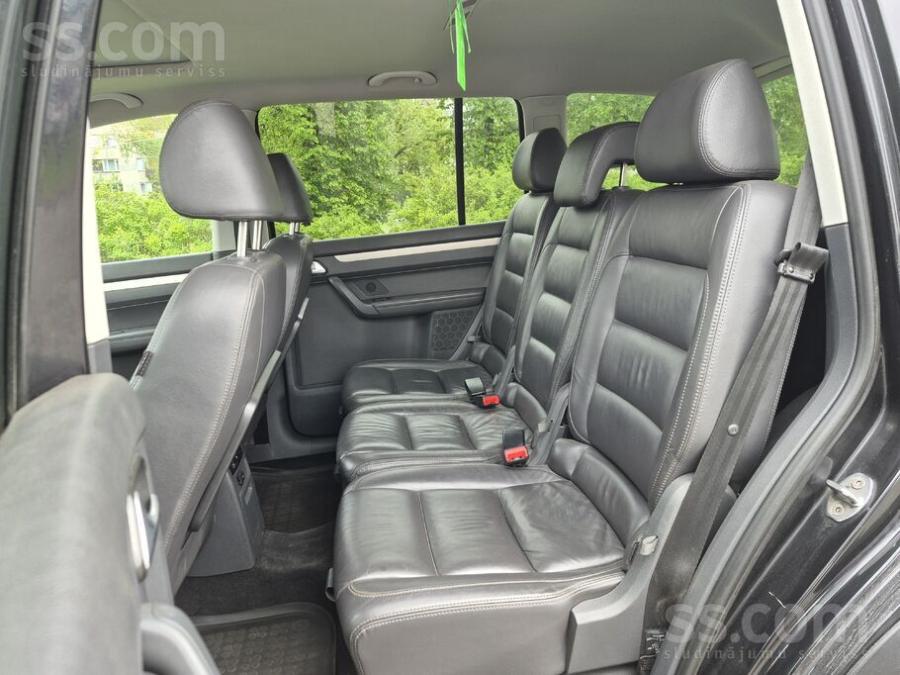 Melns Volkswagen Touran 2007 Rīga, ar dzinēja tilpumu 2.00 L un nobraukumu 0 tūkst. km par 2690 €, foto 13 vietnē AUTOMOTO.COM.LV