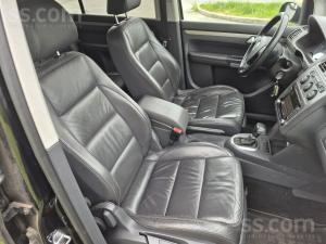 Melns Volkswagen Touran 2007 Rīga, ar dzinēja tilpumu 2.00 L un nobraukumu 0 tūkst. km par 2690 €, foto 15 vietnē AUTOMOTO.COM.LV