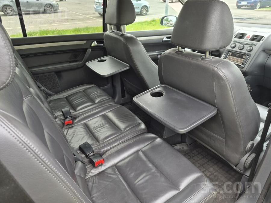 Melns Volkswagen Touran 2007 Rīga, ar dzinēja tilpumu 2.00 L un nobraukumu 0 tūkst. km par 2690 €, foto 16 vietnē AUTOMOTO.COM.LV