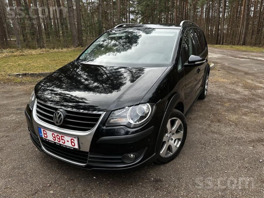Black Volkswagen Touran 2007 in Jurmala, with an engine capacity of 1.40 L and mileage of 195 thousand km for 4590 €, photo 3 on AUTOMOTO.COM.LV