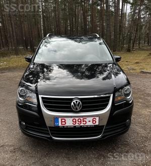 Black Volkswagen Touran 2007 in Jurmala, with an engine capacity of 1.40 L and mileage of 195 thousand km for 4590 €, photo 5 on AUTOMOTO.COM.LV