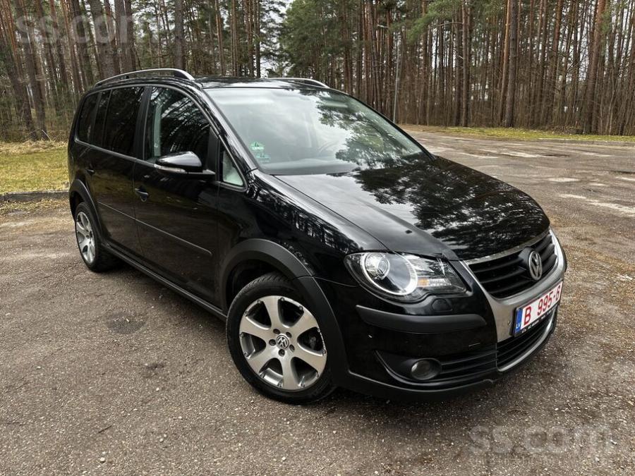 Black Volkswagen Touran 2007 in Jurmala, with an engine capacity of 1.40 L and mileage of 195 thousand km for 4590 €, photo 6 on AUTOMOTO.COM.LV