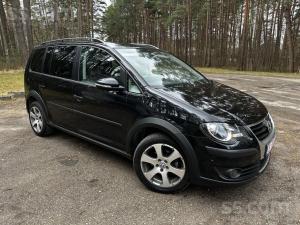 Black Volkswagen Touran 2007 in Jurmala, with an engine capacity of 1.40 L and mileage of 195 thousand km for 4590 €, photo 8 on AUTOMOTO.COM.LV