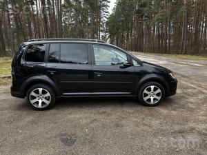 Black Volkswagen Touran 2007 in Jurmala, with an engine capacity of 1.40 L and mileage of 195 thousand km for 4590 €, photo 9 on AUTOMOTO.COM.LV