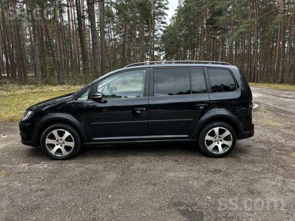 Black Volkswagen Touran 2007 in Jurmala, with an engine capacity of 1.40 L and mileage of 195 thousand km for 4590 €, photo 9 on AUTOMOTO.COM.LV