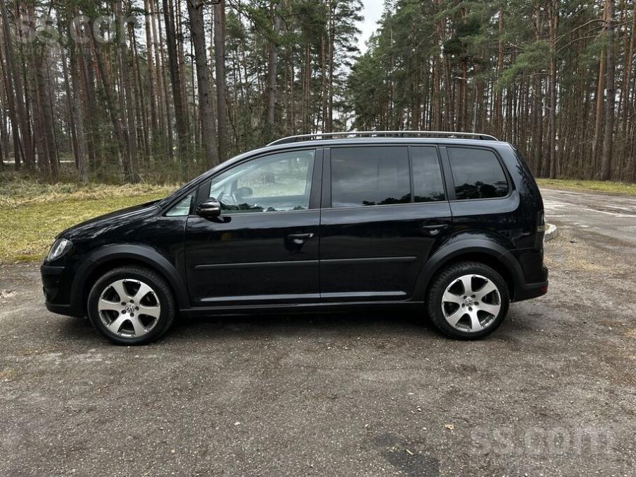 Black Volkswagen Touran 2007 in Jurmala, with an engine capacity of 1.40 L and mileage of 195 thousand km for 4590 €, photo 10 on AUTOMOTO.COM.LV