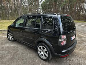 Black Volkswagen Touran 2007 in Jurmala, with an engine capacity of 1.40 L and mileage of 195 thousand km for 4590 €, photo 17 on AUTOMOTO.COM.LV