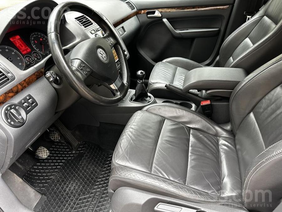 Black Volkswagen Touran 2007 in Jurmala, with an engine capacity of 1.40 L and mileage of 195 thousand km for 4590 €, photo 21 on AUTOMOTO.COM.LV
