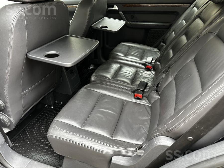 Black Volkswagen Touran 2007 in Jurmala, with an engine capacity of 1.40 L and mileage of 195 thousand km for 4590 €, photo 22 on AUTOMOTO.COM.LV