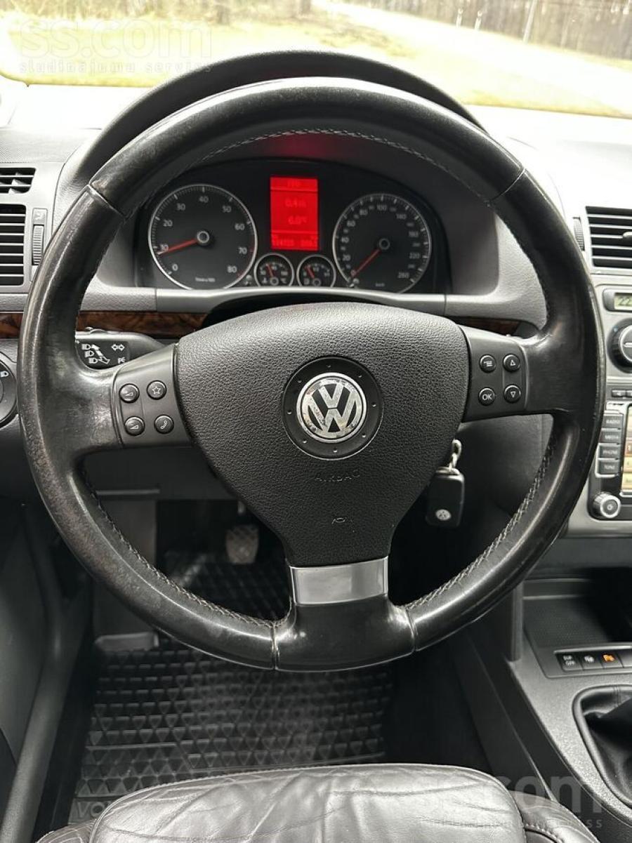 Black Volkswagen Touran 2007 in Jurmala, with an engine capacity of 1.40 L and mileage of 195 thousand km for 4590 €, photo 26 on AUTOMOTO.COM.LV
