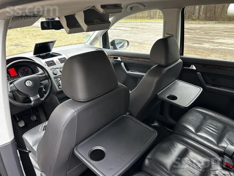 Black Volkswagen Touran 2007 in Jurmala, with an engine capacity of 1.40 L and mileage of 195 thousand km for 4590 €, photo 30 on AUTOMOTO.COM.LV