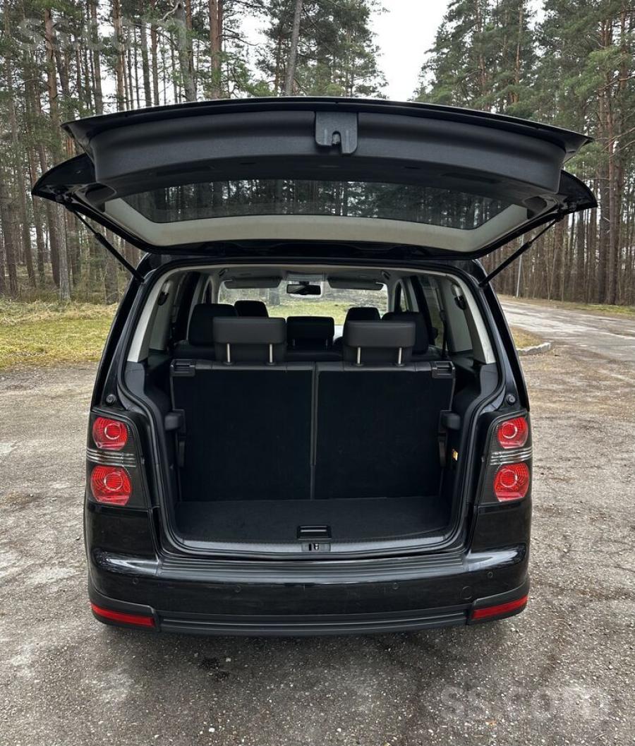 Black Volkswagen Touran 2007 in Jurmala, with an engine capacity of 1.40 L and mileage of 195 thousand km for 4590 €, photo 35 on AUTOMOTO.COM.LV