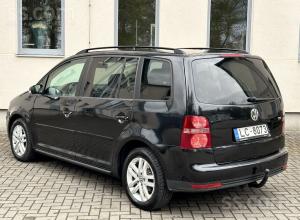 Melns Volkswagen Touran 2007 Jelgava, ar dzinēja tilpumu 2.00 L un nobraukumu 337 tūkst. km par 3450 €, foto 6 vietnē AUTOMOTO.COM.LV