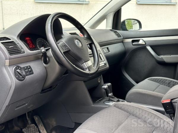 Melns Volkswagen Touran 2007 Jelgava, ar dzinēja tilpumu 2.00 L un nobraukumu 337 tūkst. km par 3450 €, foto 6 vietnē AUTOMOTO.COM.LV