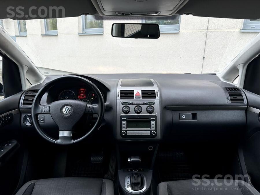 Melns Volkswagen Touran 2007 Jelgava, ar dzinēja tilpumu 2.00 L un nobraukumu 337 tūkst. km par 3450 €, foto 12 vietnē AUTOMOTO.COM.LV