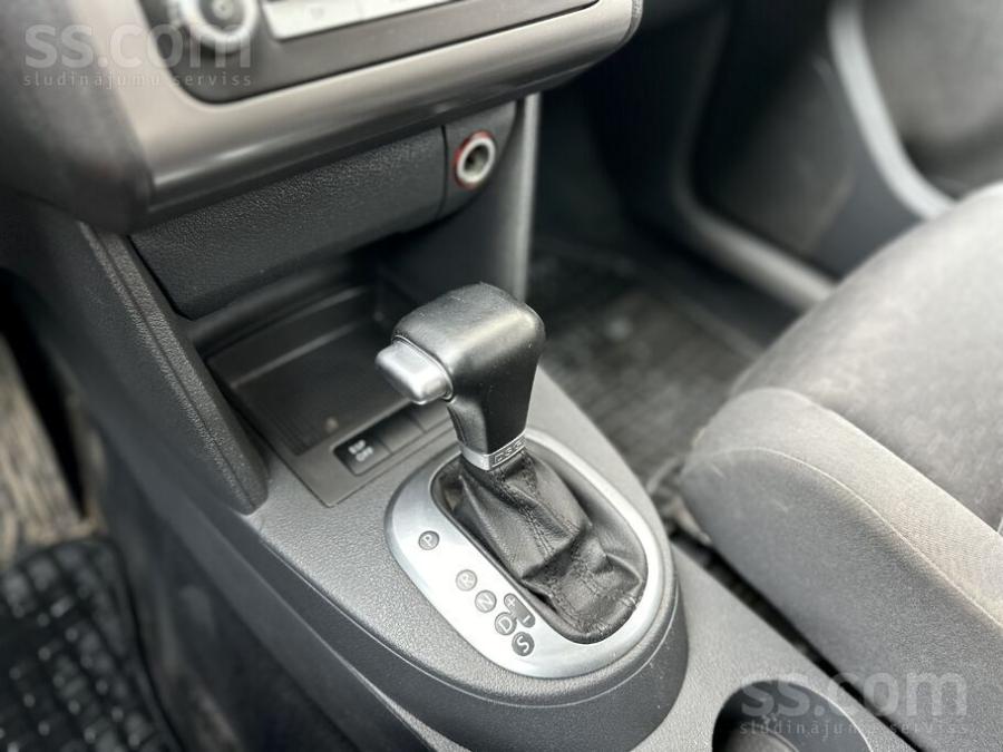 Melns Volkswagen Touran 2007 Jelgava, ar dzinēja tilpumu 2.00 L un nobraukumu 337 tūkst. km par 3450 €, foto 14 vietnē AUTOMOTO.COM.LV