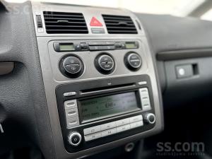 Melns Volkswagen Touran 2007 Jelgava, ar dzinēja tilpumu 2.00 L un nobraukumu 337 tūkst. km par 3450 €, foto 15 vietnē AUTOMOTO.COM.LV