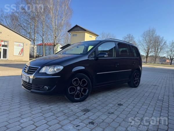 Melns Volkswagen Touran 2007 Cēsis, ar dzinēja tilpumu 2.00 L un nobraukumu 299 tūkst. km par 2950 €, foto 2 vietnē AUTOMOTO.COM.LV