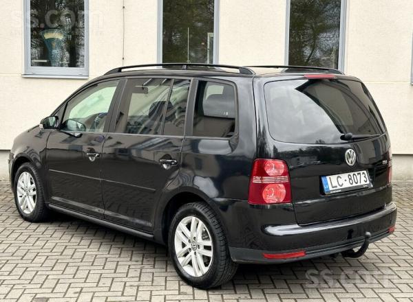 Melns Volkswagen Touran 2007 Jelgava, ar dzinēja tilpumu 2.00 L un nobraukumu 337 tūkst. km par 2850 €, foto 5 vietnē AUTOMOTO.COM.LV
