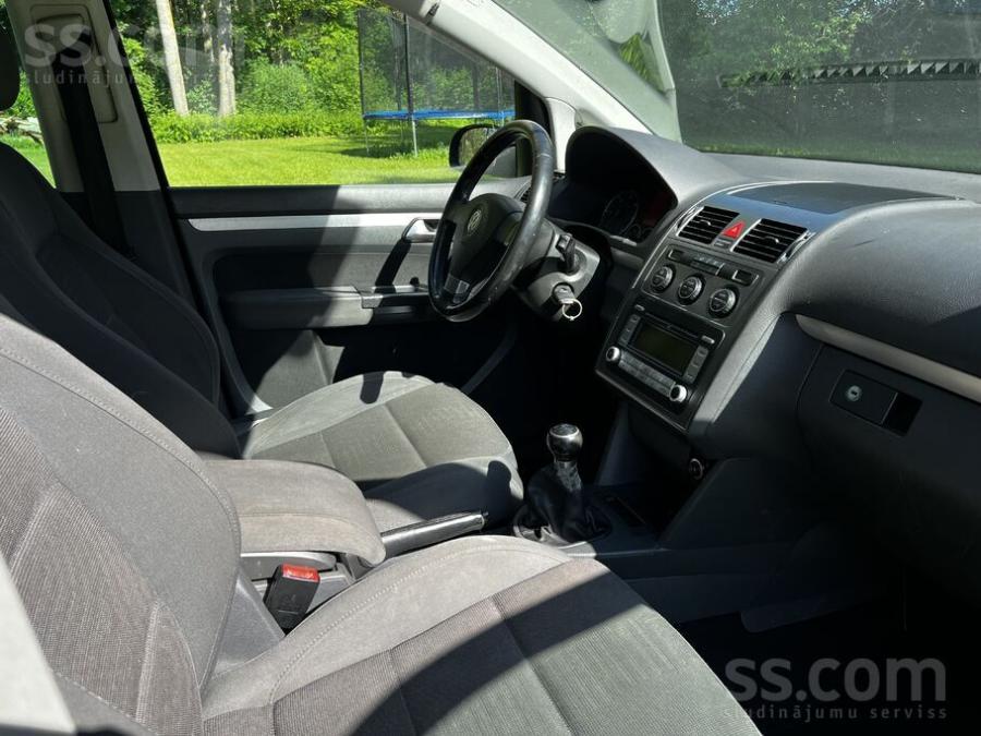 Black Volkswagen Touran 2007 in Riga, with an engine capacity of 2.00 L and mileage of 0 thousand km for 900 €, photo 14 on AUTOMOTO.COM.LV