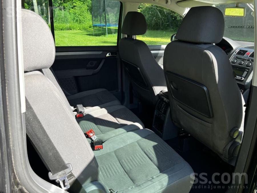 Black Volkswagen Touran 2007 in Riga, with an engine capacity of 2.00 L and mileage of 0 thousand km for 900 €, photo 15 on AUTOMOTO.COM.LV
