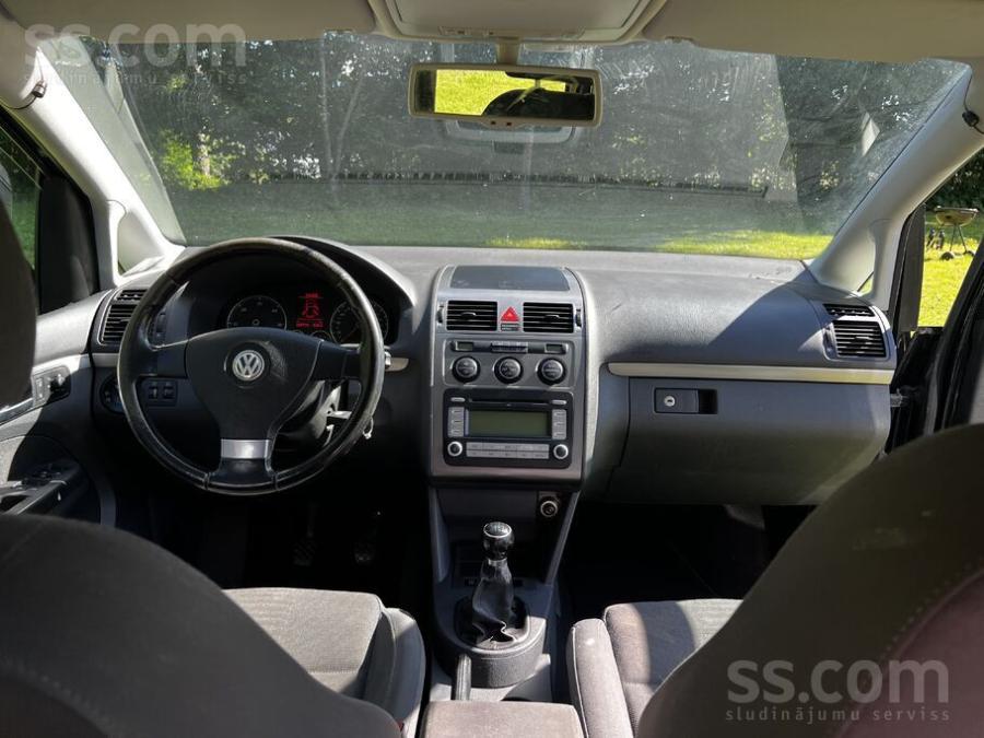 Black Volkswagen Touran 2007 in Riga, with an engine capacity of 2.00 L and mileage of 0 thousand km for 900 €, photo 17 on AUTOMOTO.COM.LV
