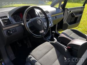 Black Volkswagen Touran 2007 in Riga, with an engine capacity of 2.00 L and mileage of 0 thousand km for 900 €, photo 19 on AUTOMOTO.COM.LV