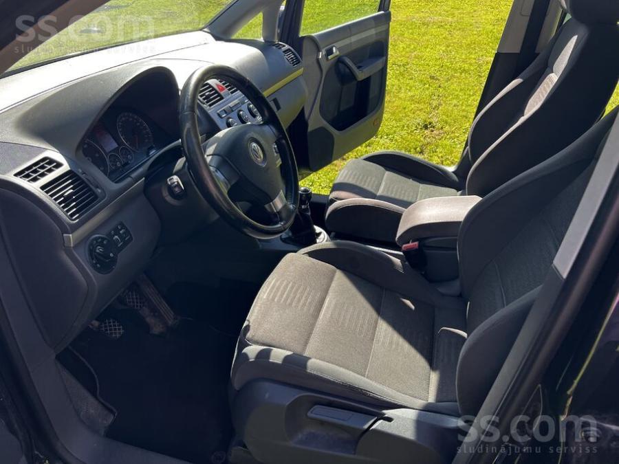 Black Volkswagen Touran 2007 in Riga, with an engine capacity of 2.00 L and mileage of 0 thousand km for 900 €, photo 21 on AUTOMOTO.COM.LV