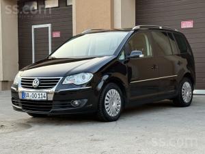 Melns Volkswagen Touran 2007 Ogre, ar dzinēja tilpumu 1.60 L un nobraukumu 153 tūkst. km par 4995 €, foto  vietnē AUTOMOTO.COM.LV