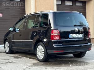 Melns Volkswagen Touran 2007 Ogre, ar dzinēja tilpumu 1.60 L un nobraukumu 153 tūkst. km par 4995 €, foto 5 vietnē AUTOMOTO.COM.LV