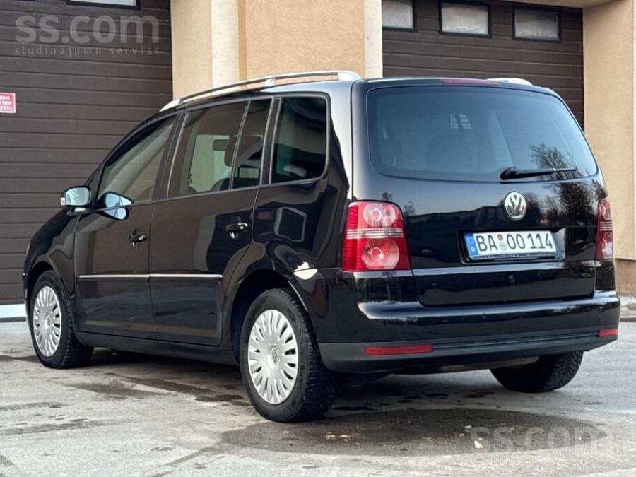 Melns Volkswagen Touran 2007 Ogre, ar dzinēja tilpumu 1.60 L un nobraukumu 153 tūkst. km par 4995 €, foto 5 vietnē AUTOMOTO.COM.LV