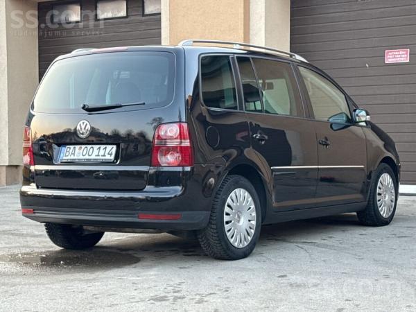 Melns Volkswagen Touran 2007 Ogre, ar dzinēja tilpumu 1.60 L un nobraukumu 153 tūkst. km par 4995 €, foto 6 vietnē AUTOMOTO.COM.LV