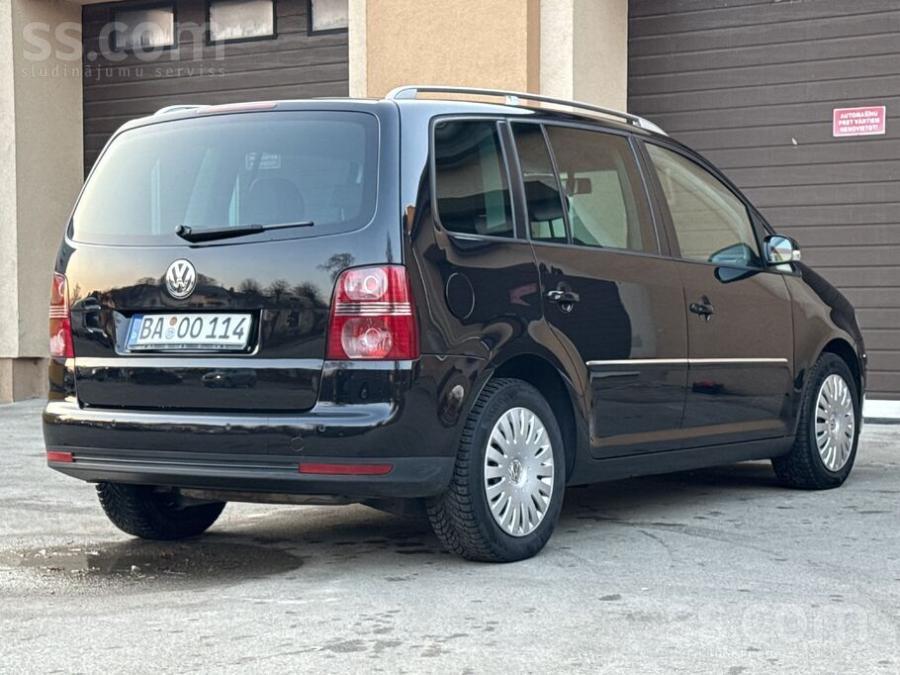Melns Volkswagen Touran 2007 Ogre, ar dzinēja tilpumu 1.60 L un nobraukumu 153 tūkst. km par 4995 €, foto 7 vietnē AUTOMOTO.COM.LV