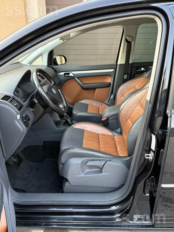 Melns Volkswagen Touran 2007 Ogre, ar dzinēja tilpumu 1.60 L un nobraukumu 153 tūkst. km par 4995 €, foto 10 vietnē AUTOMOTO.COM.LV