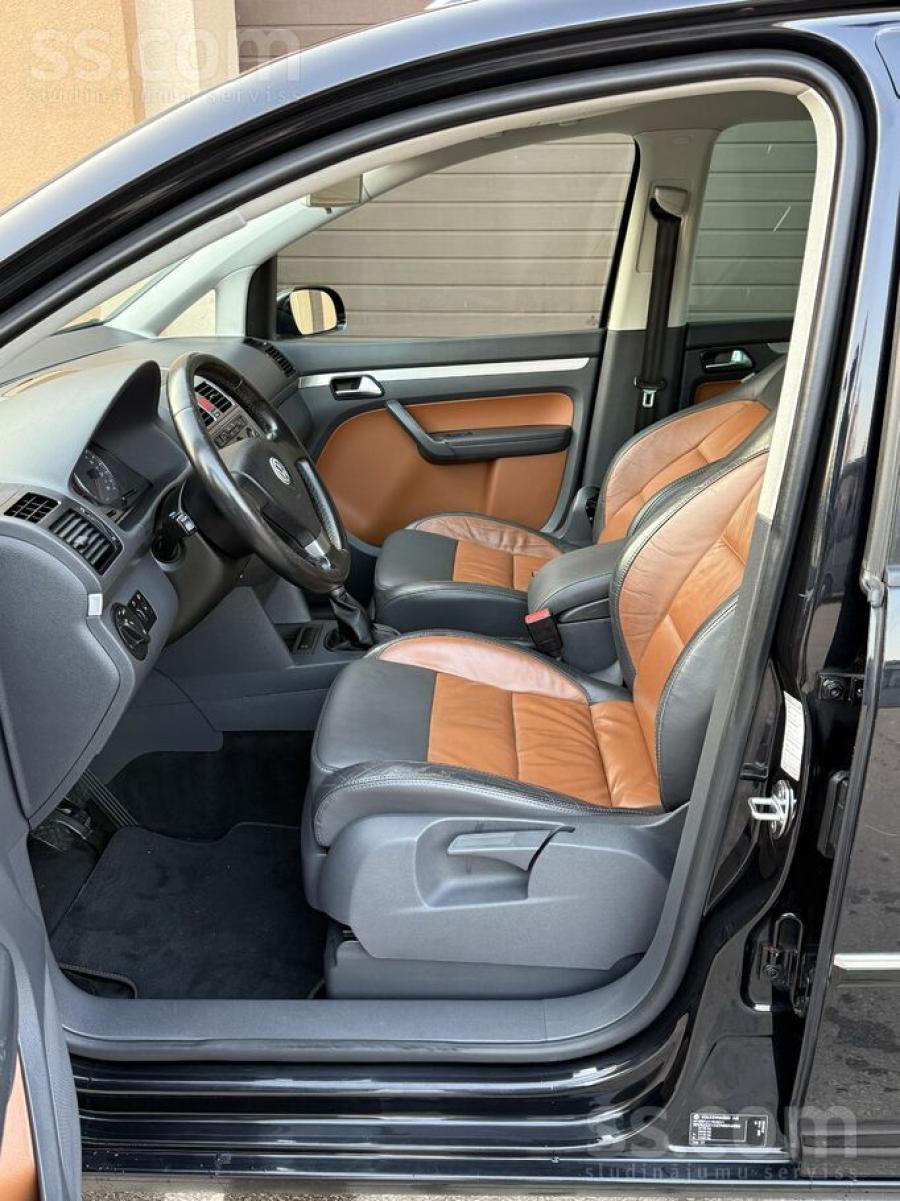 Melns Volkswagen Touran 2007 Ogre, ar dzinēja tilpumu 1.60 L un nobraukumu 153 tūkst. km par 4995 €, foto 11 vietnē AUTOMOTO.COM.LV
