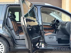 Melns Volkswagen Touran 2007 Ogre, ar dzinēja tilpumu 1.60 L un nobraukumu 153 tūkst. km par 4995 €, foto 16 vietnē AUTOMOTO.COM.LV