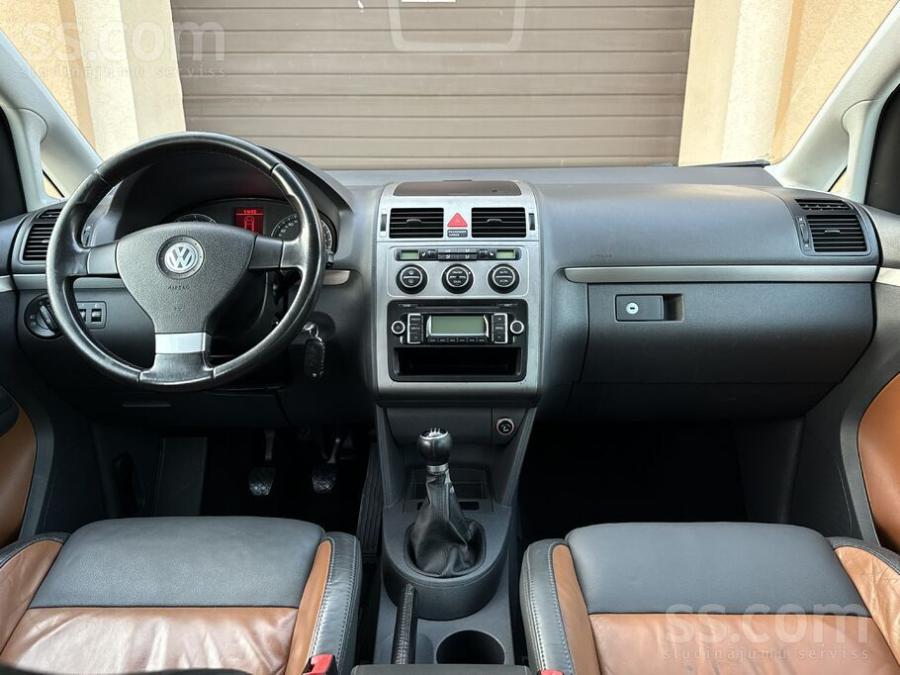 Melns Volkswagen Touran 2007 Ogre, ar dzinēja tilpumu 1.60 L un nobraukumu 153 tūkst. km par 4995 €, foto 20 vietnē AUTOMOTO.COM.LV