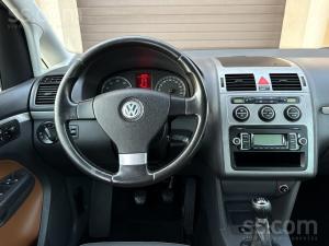 Melns Volkswagen Touran 2007 Ogre, ar dzinēja tilpumu 1.60 L un nobraukumu 153 tūkst. km par 4995 €, foto 21 vietnē AUTOMOTO.COM.LV
