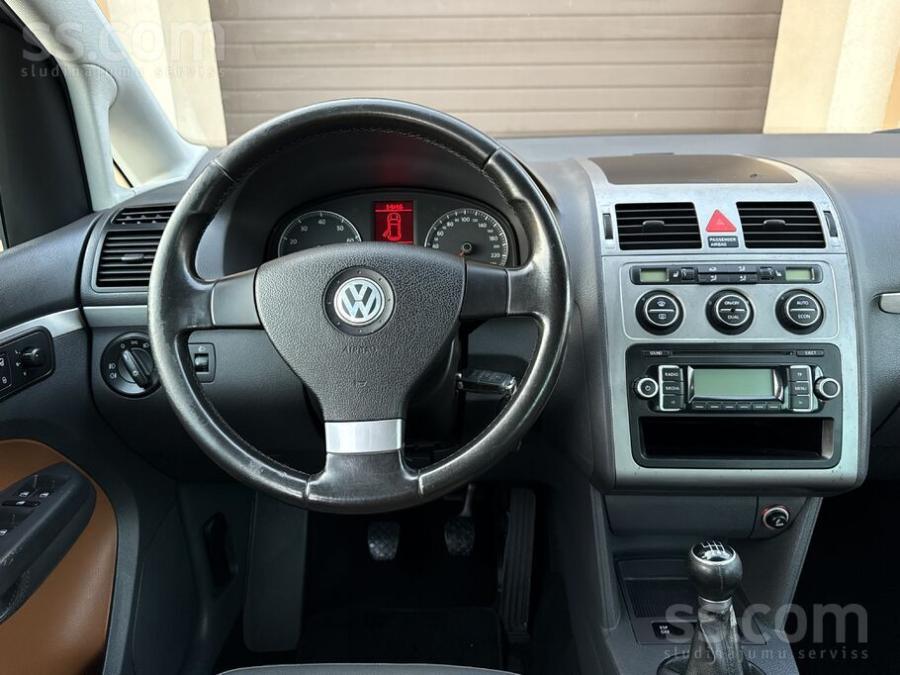 Melns Volkswagen Touran 2007 Ogre, ar dzinēja tilpumu 1.60 L un nobraukumu 153 tūkst. km par 4995 €, foto 21 vietnē AUTOMOTO.COM.LV