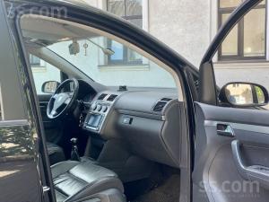 Melns Volkswagen Touran 2007 Rīga, ar dzinēja tilpumu 1.40 L un nobraukumu 242 tūkst. km par 3950 €, foto 9 vietnē AUTOMOTO.COM.LV
