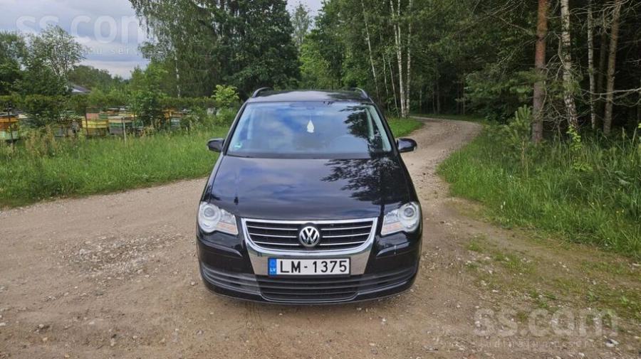 Black Volkswagen Touran 2007 in Cesis, with an engine capacity of 1.90 L and mileage of 269 thousand km for 2450 €, photo 1 on AUTOMOTO.COM.LV