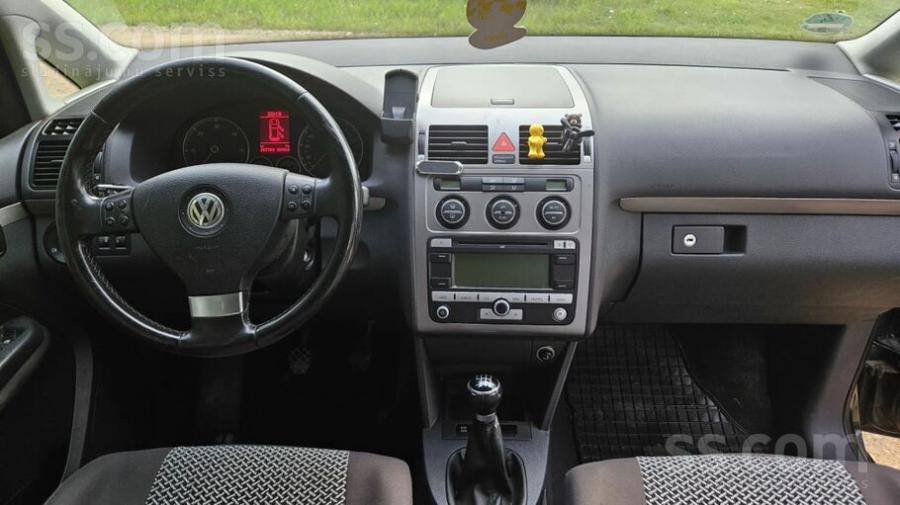 Black Volkswagen Touran 2007 in Cesis, with an engine capacity of 1.90 L and mileage of 269 thousand km for 2450 €, photo 8 on AUTOMOTO.COM.LV