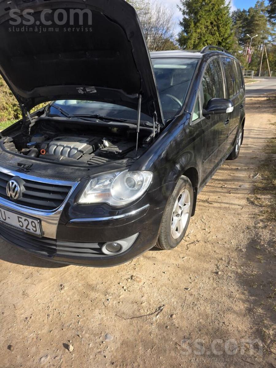 Black Volkswagen Touran 2007 in Ogre, with an engine capacity of 1.90 L and mileage of 349 thousand km for 1900 €, photo 3 on AUTOMOTO.COM.LV