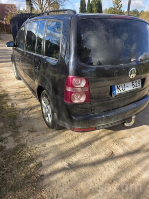 Black Volkswagen Touran 2007 in Ogre, with an engine capacity of 1.90 L and mileage of 349 thousand km for 1900 €, photo 4 on AUTOMOTO.COM.LV