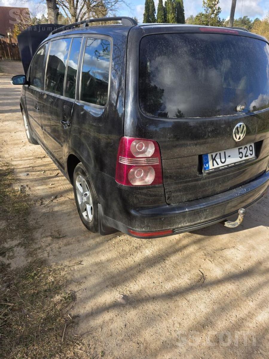 Black Volkswagen Touran 2007 in Ogre, with an engine capacity of 1.90 L and mileage of 349 thousand km for 1900 €, photo 4 on AUTOMOTO.COM.LV