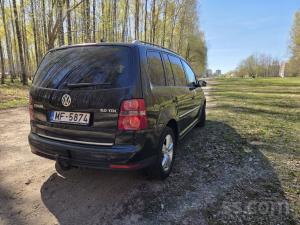 Melns Volkswagen Touran 2007 Rīga, ar dzinēja tilpumu 2.00 L un nobraukumu 335 tūkst. km par 2300 €, foto 5 vietnē AUTOMOTO.COM.LV